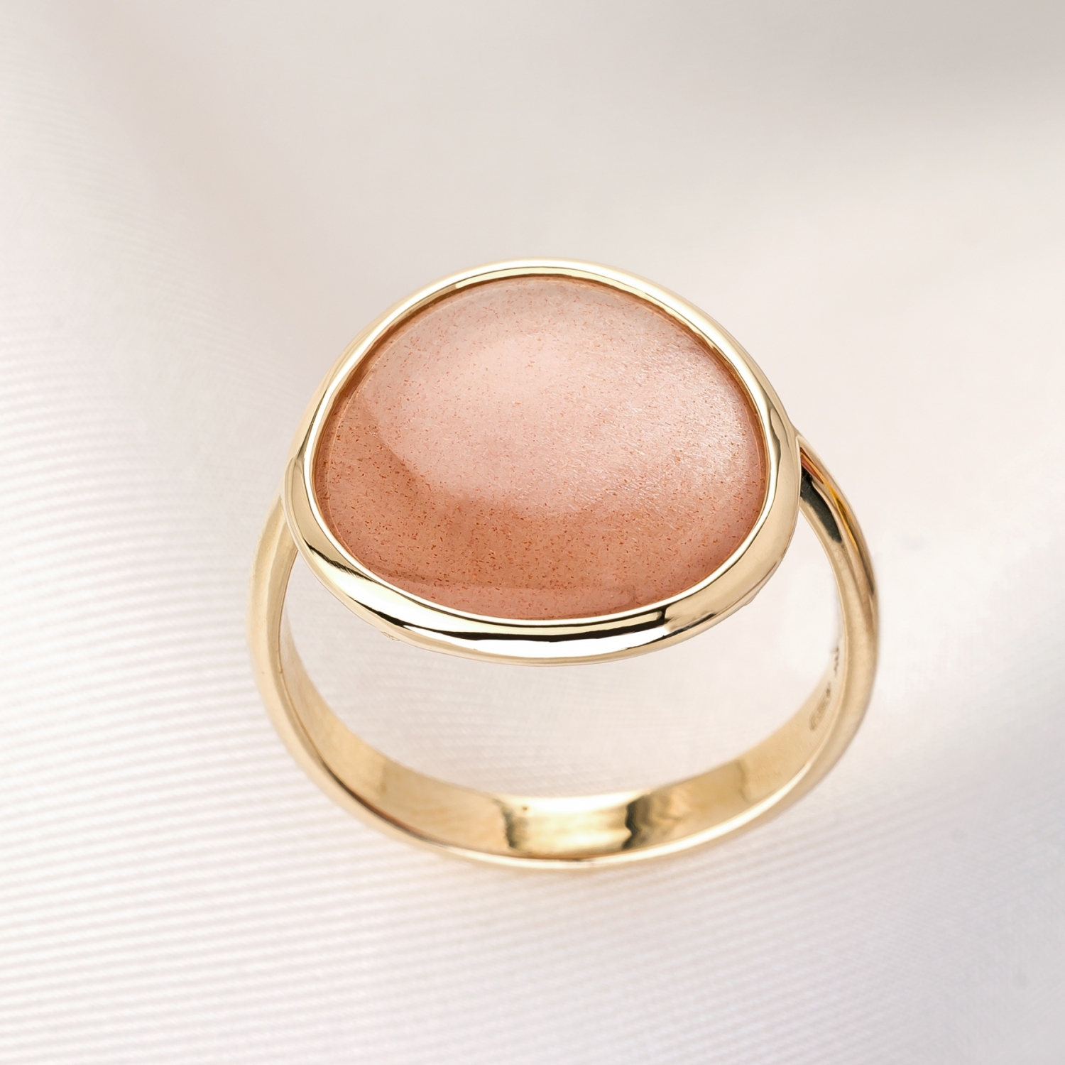 Inel aur 14K Allure Peach cu piatra lunii, un model deosebit