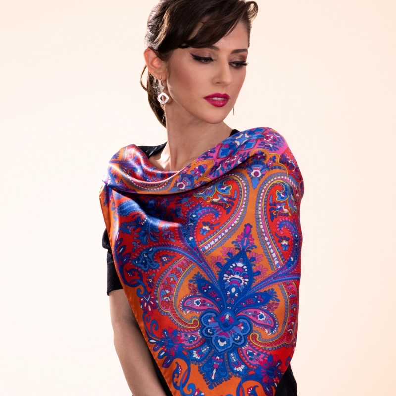 Cadou: Esarfa matase Bohemian Paisley Orange si Cercei argint Prestige