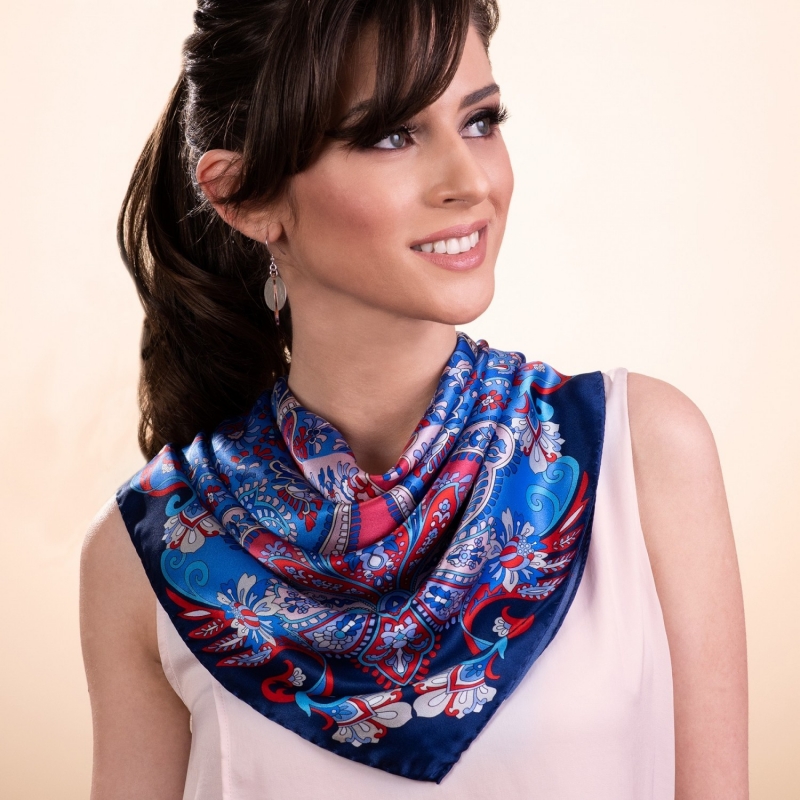 Cadou: Esarfa matase Bohemian Paisley Navy si Cercei argint Dream Big